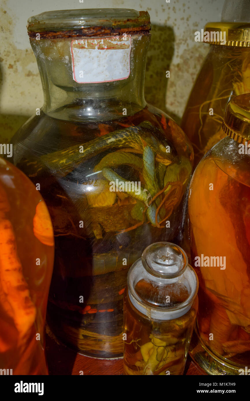 Cobra snake in liquor hi-res stock photography and images - Alamy
