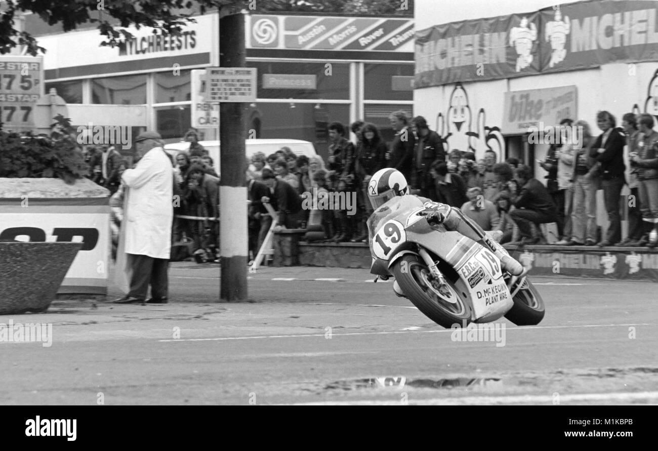 Dennis Ireland (Suzuki( on his way to winning the Isle of Man TT ...