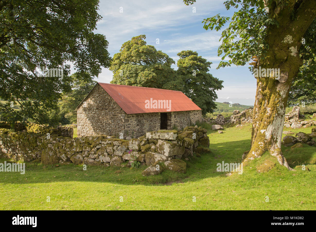 Old devon barn hi-res stock photography and images - Alamy