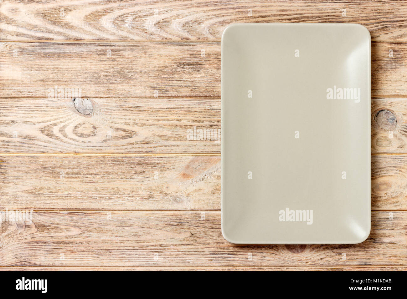 Blank rectangular plate on wooden background. top view Stock Photo - Alamy