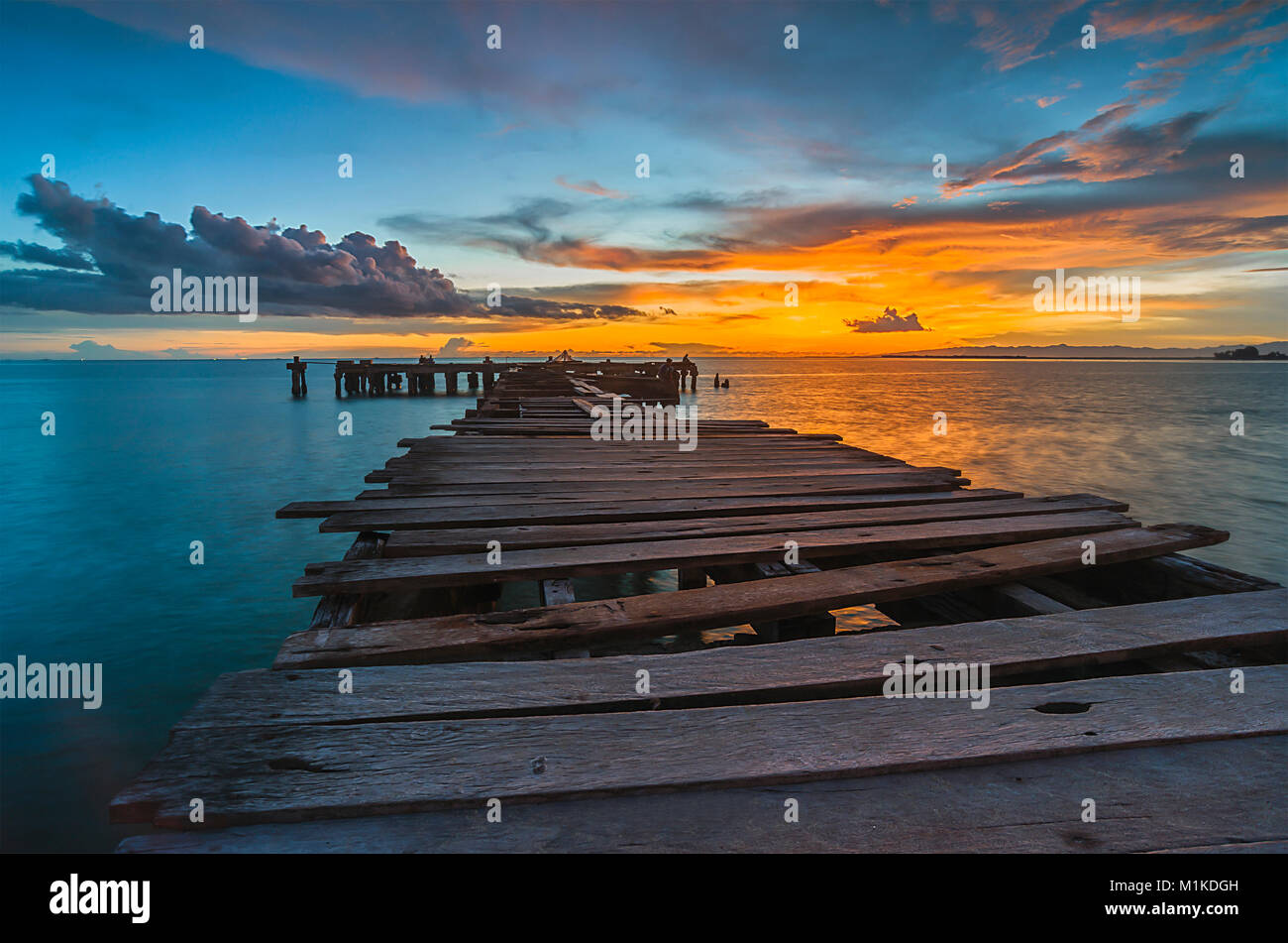 Equator light sun hi-res stock photography and images - Alamy