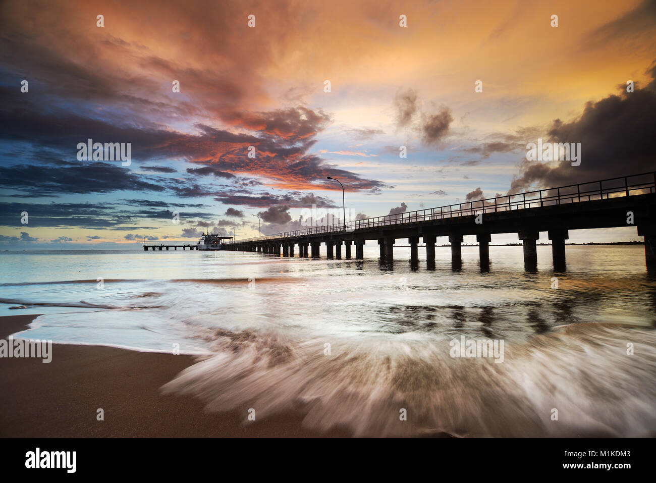 Equator light sun hi-res stock photography and images - Alamy