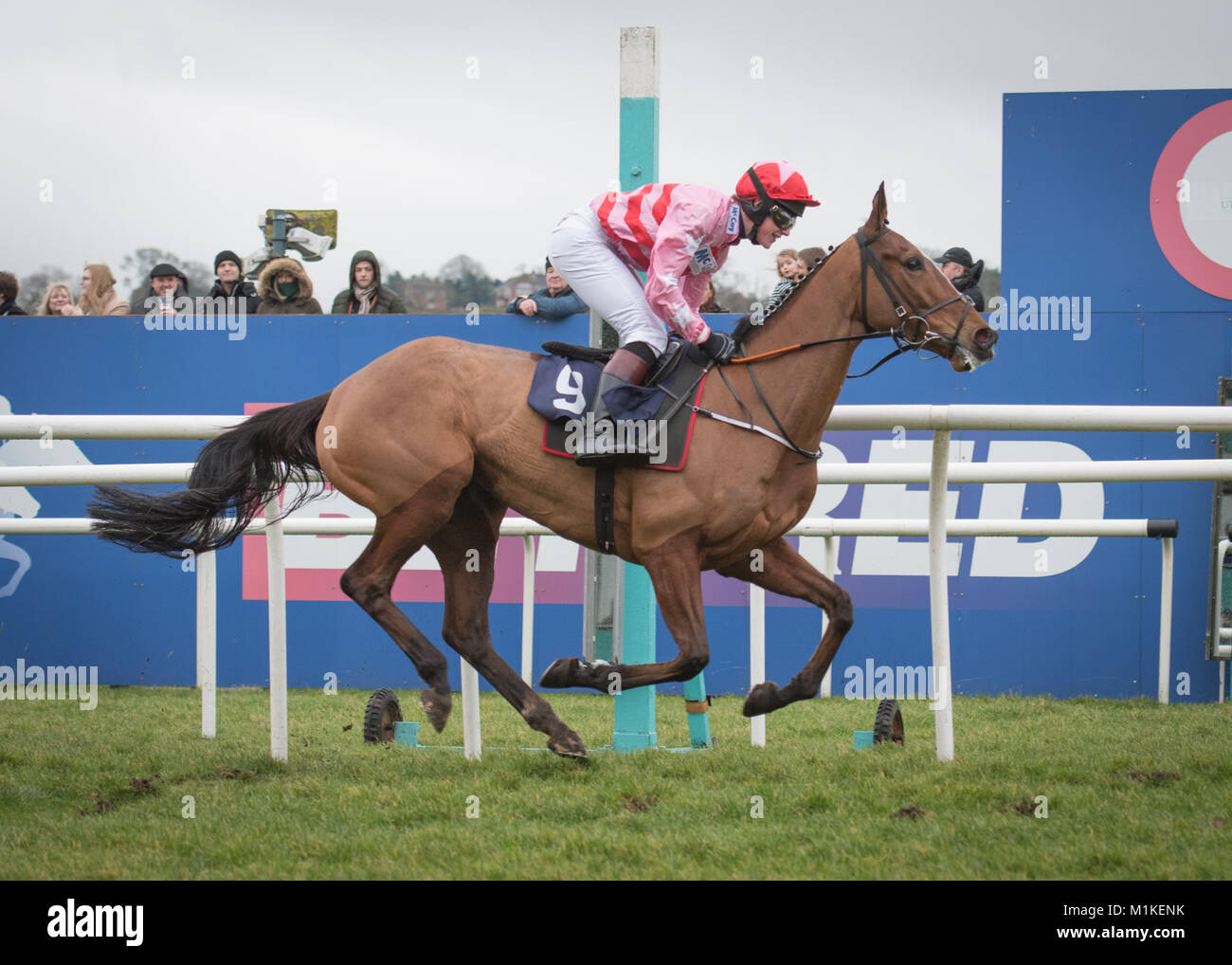 Uttoxeter national hunt racecourse hi-res stock photography and images ...