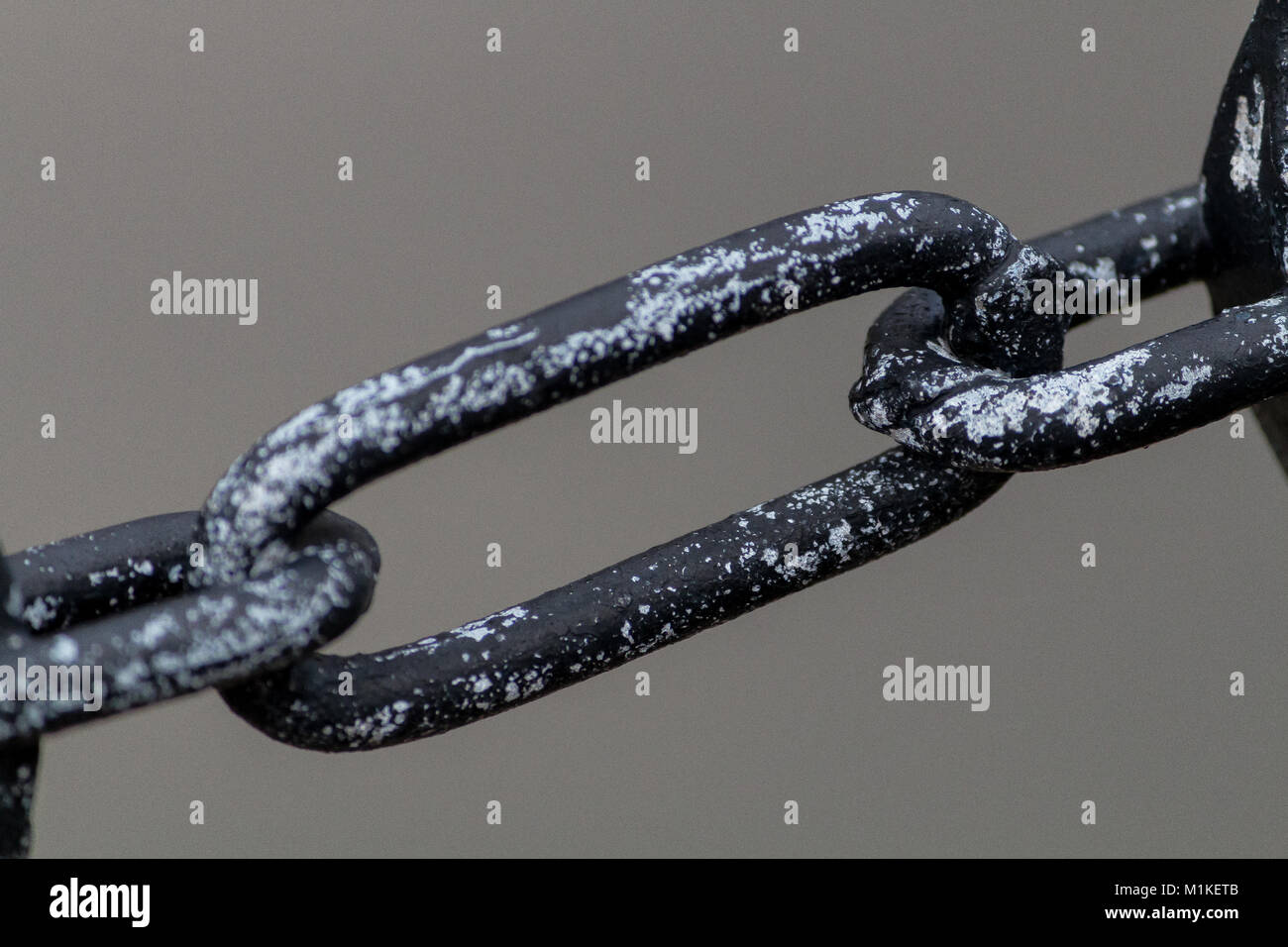 Black metal chain hi-res stock photography and images - Alamy