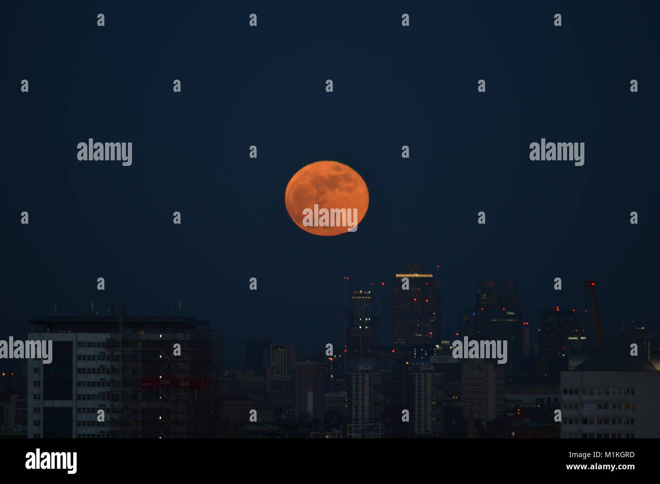 Full moon over london hi-res stock photography and images - Alamy