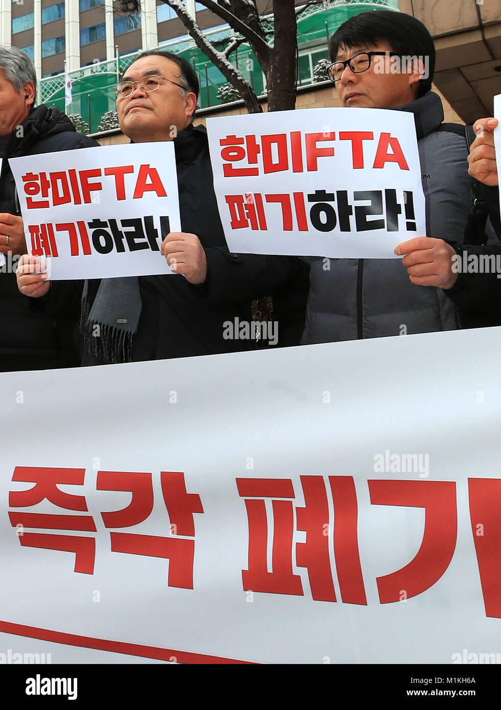31st Jan, 2018. Korea-U.S. FTA amendment talks South Korean activists ...