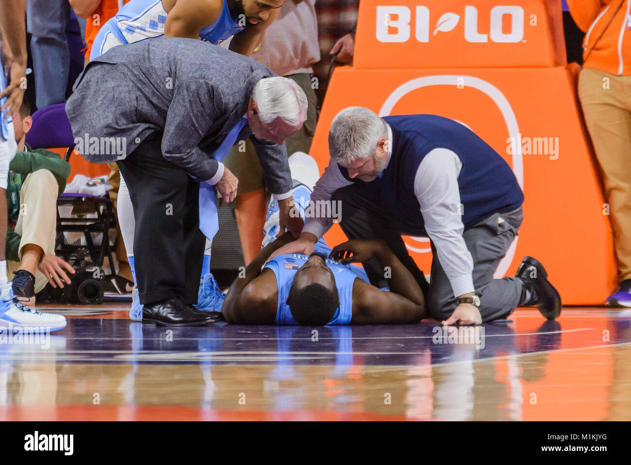 North Carolina head coach Roy Williams (left) checks on North Carolina ...