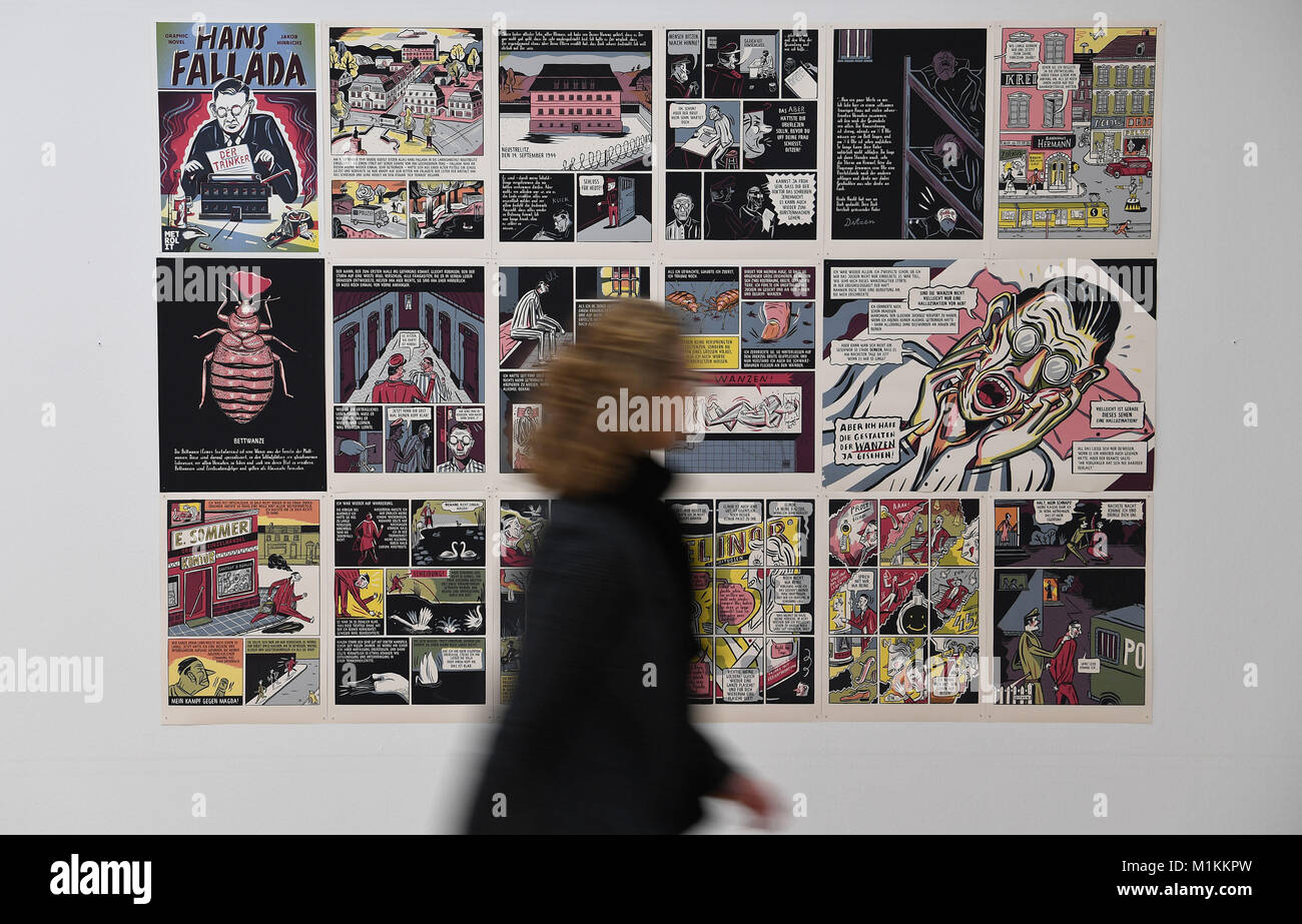 Oldenburg, Germany. 30th Jan, 2018. An employee of the Horst Janssen ...