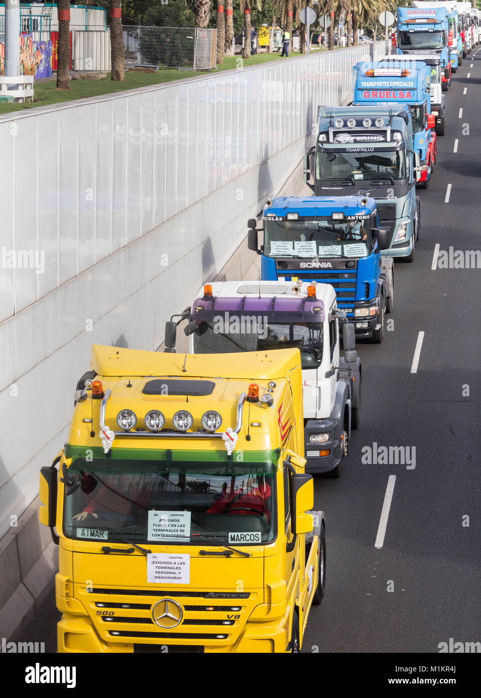 Lorries and emissions hi-res stock photography and images - Alamy