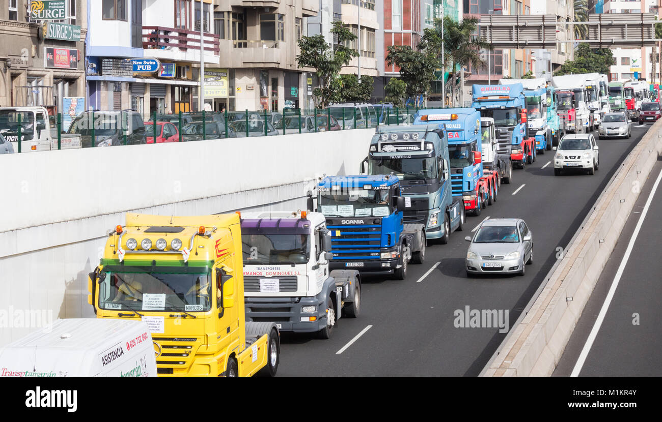 Lorries on motorway hi-res stock photography and images - Alamy