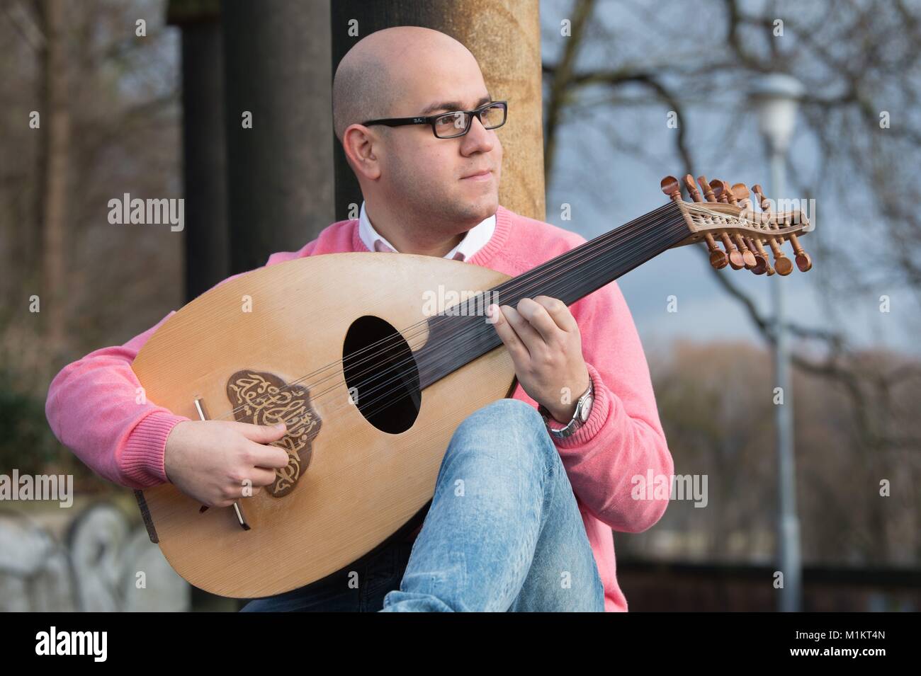 Syrian musician hi-res stock photography and images - Alamy