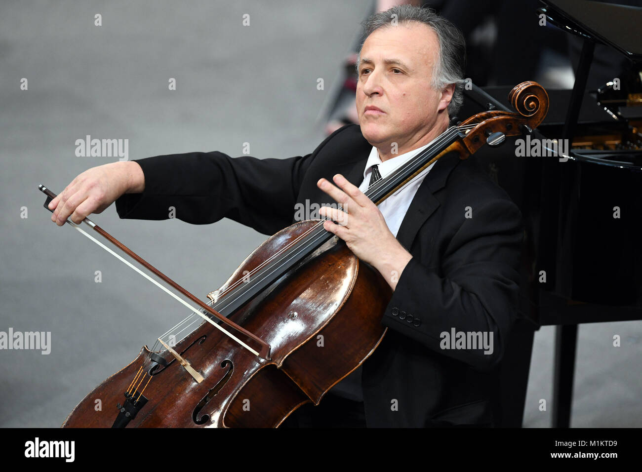 Berlin, Germany. 31st Jan, 2018. Cellist Raphael Wallfisch performs ...