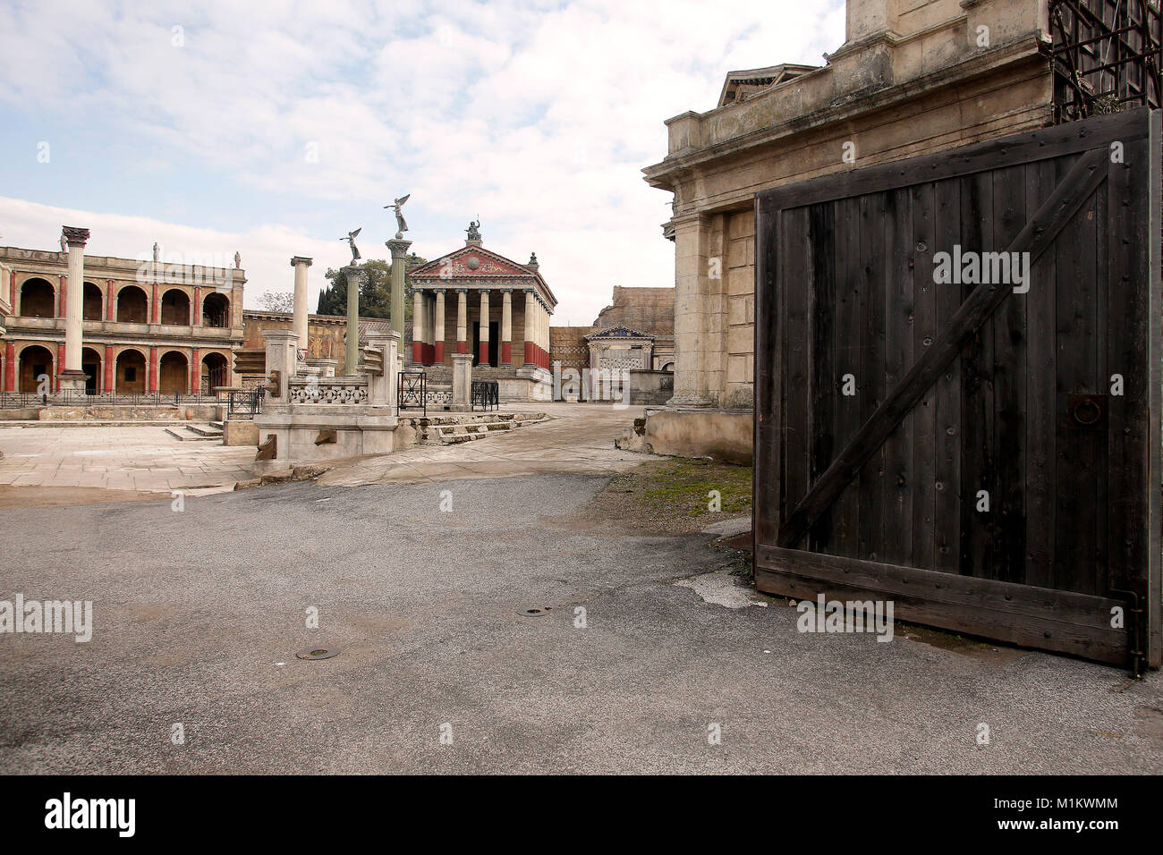 Il set 'Roma Antica', nato per la serie della HBO 'Rome' e' il et più ...