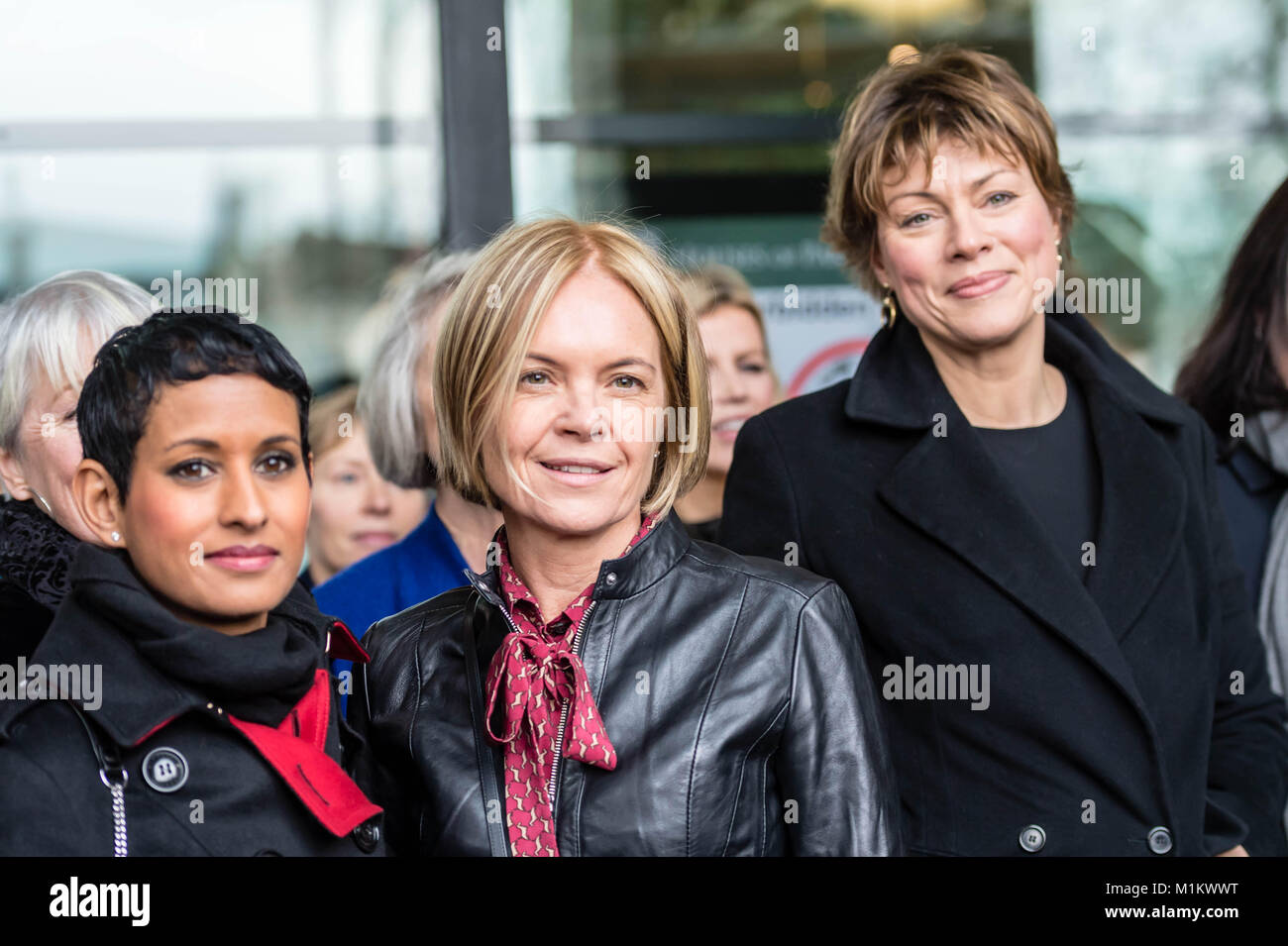 Bbc female news presenter hi-res stock photography and images - Alamy