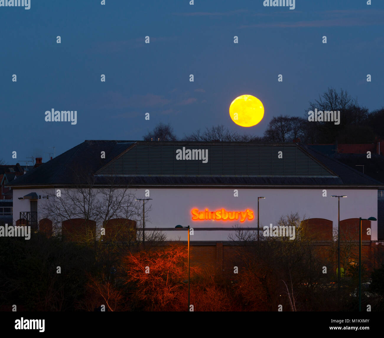Super moon rises in hi-res stock photography and images - Alamy