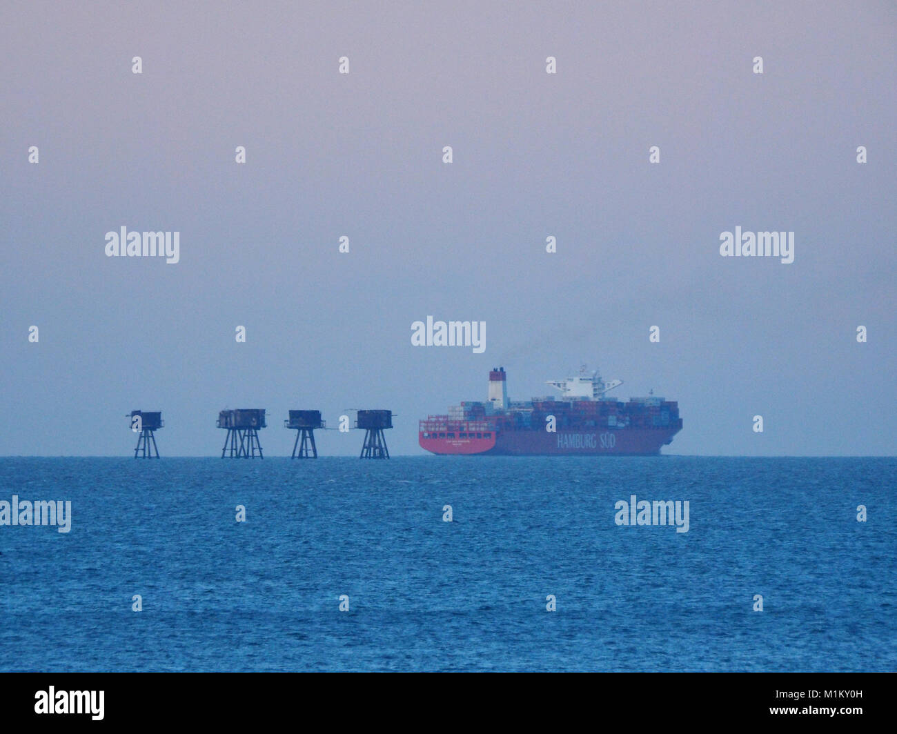 Warden Bay, Kent, UK. 31st January, 2018. UK Weather: the containership ...