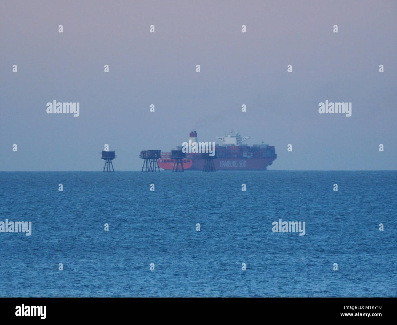 Warden Bay, Kent, UK. 31st January, 2018. UK Weather: the containership ...