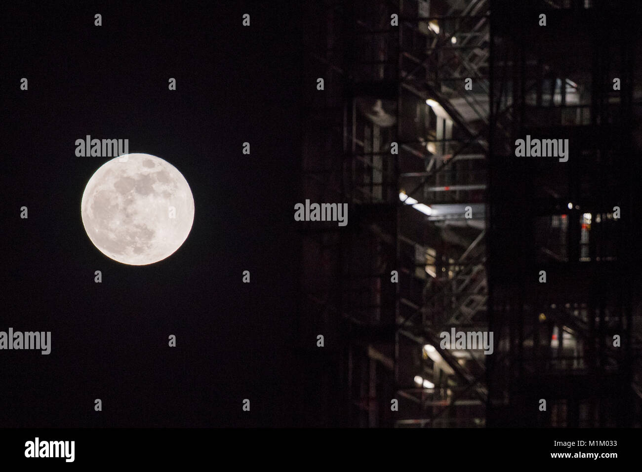 London, UK. 31st January, 2018. The moon rises next to Big Ben - A rare ...