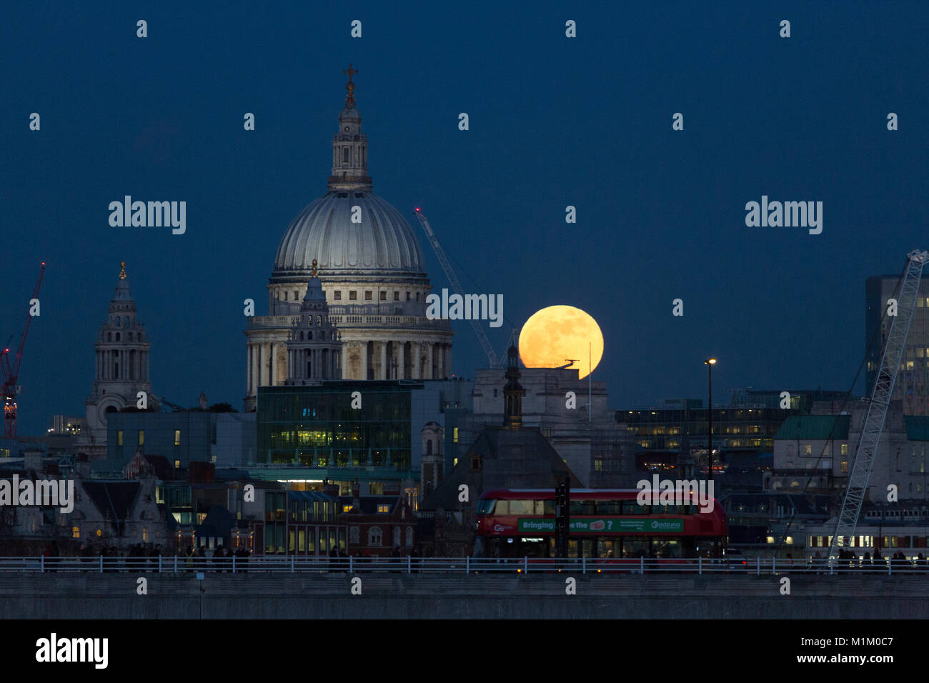 Super Moon London Stock Photos & Super Moon London Stock Images - Alamy