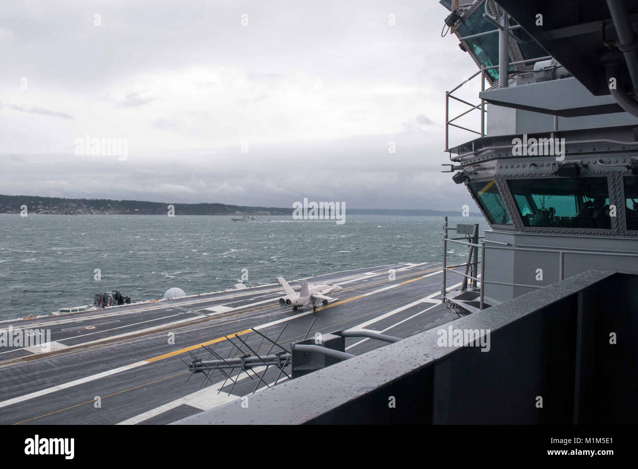 STRAIT OF JUAN DE FUCA (Jan. 29, 2018) The Arleigh Burke-class guided ...