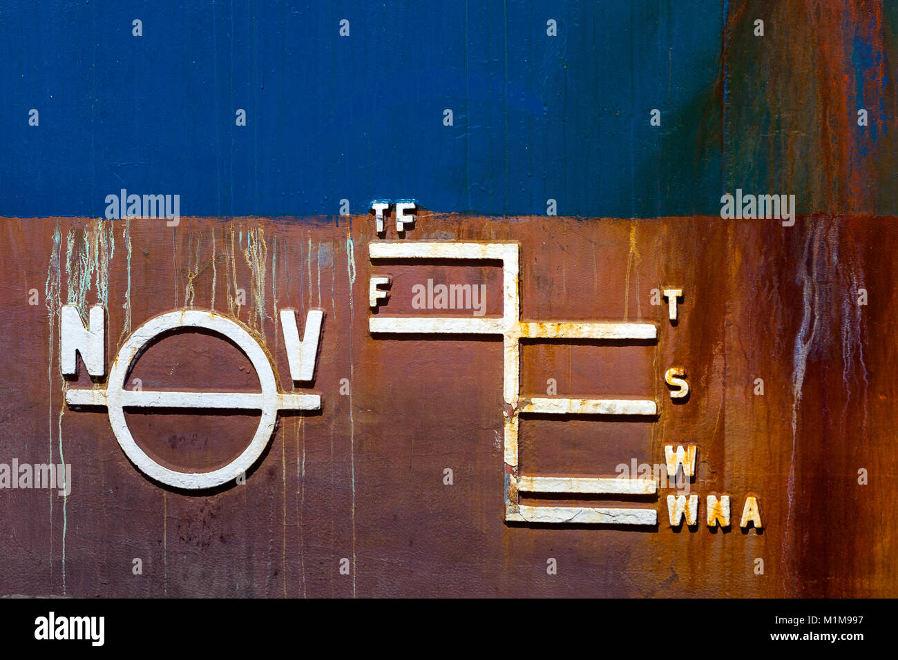 Plimsoll line cargo hi-res stock photography and images - Alamy