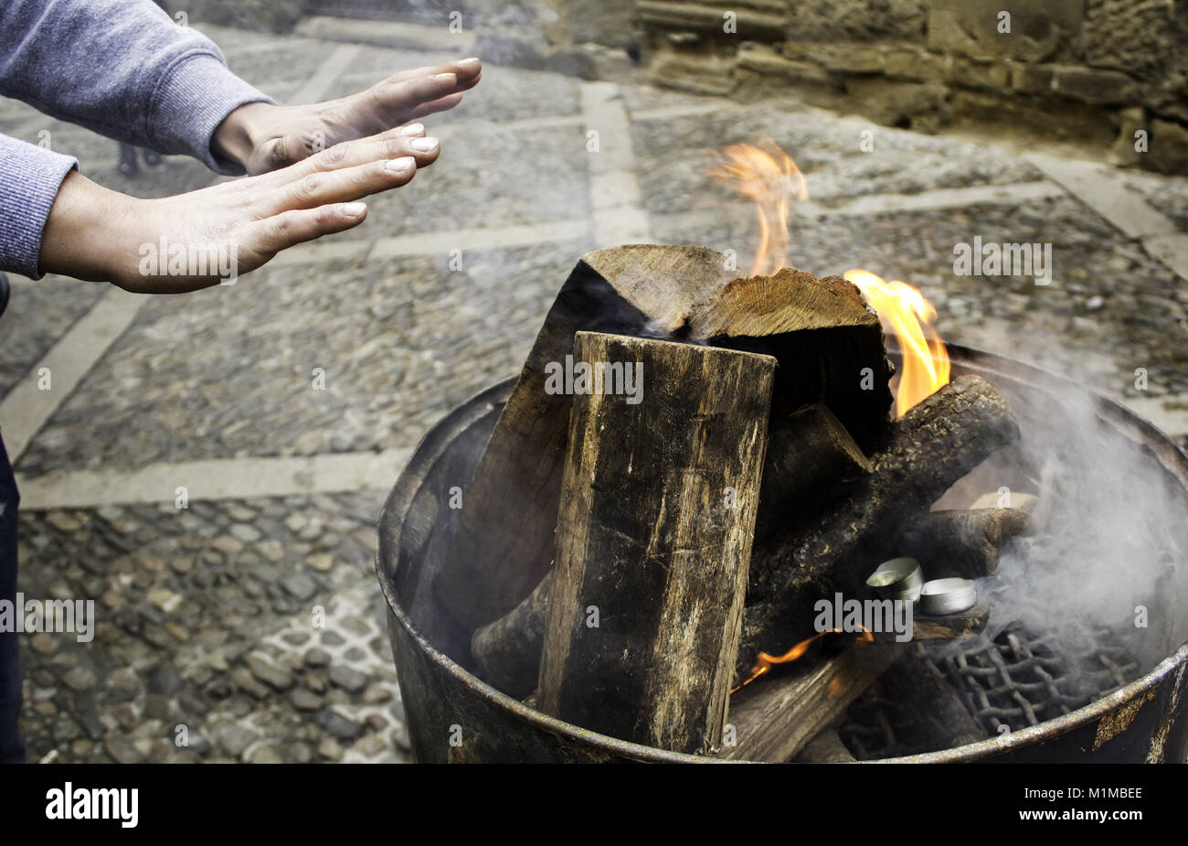 Beggar in winter bonfire warming, poverty and homeless Stock Photo - Alamy