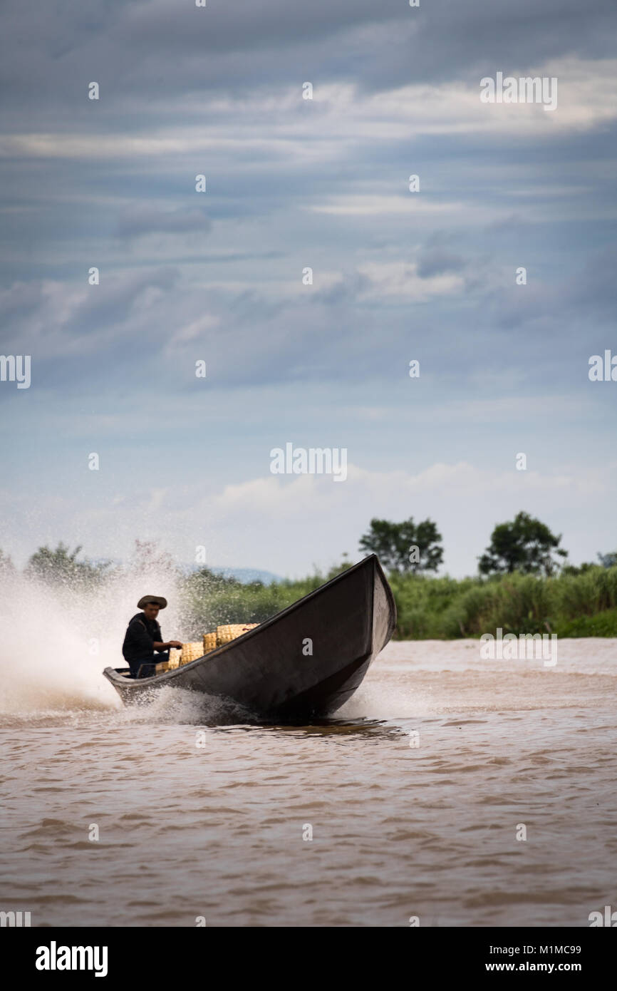Delivery boats hi-res stock photography and images - Alamy