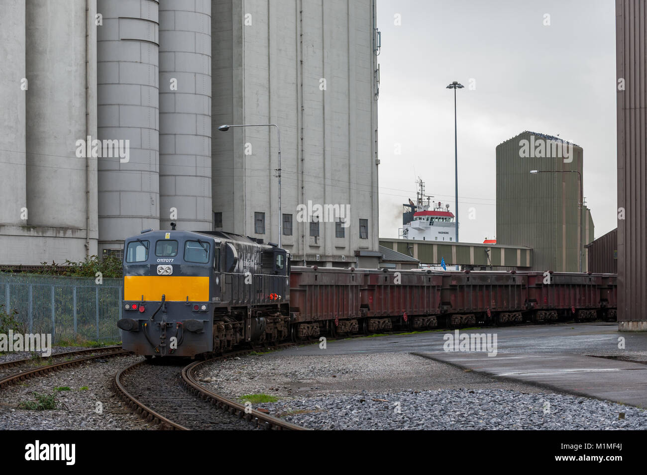 Irish Rail/Iarnród Éireann 071 Class Locomotive ready to depart with ...