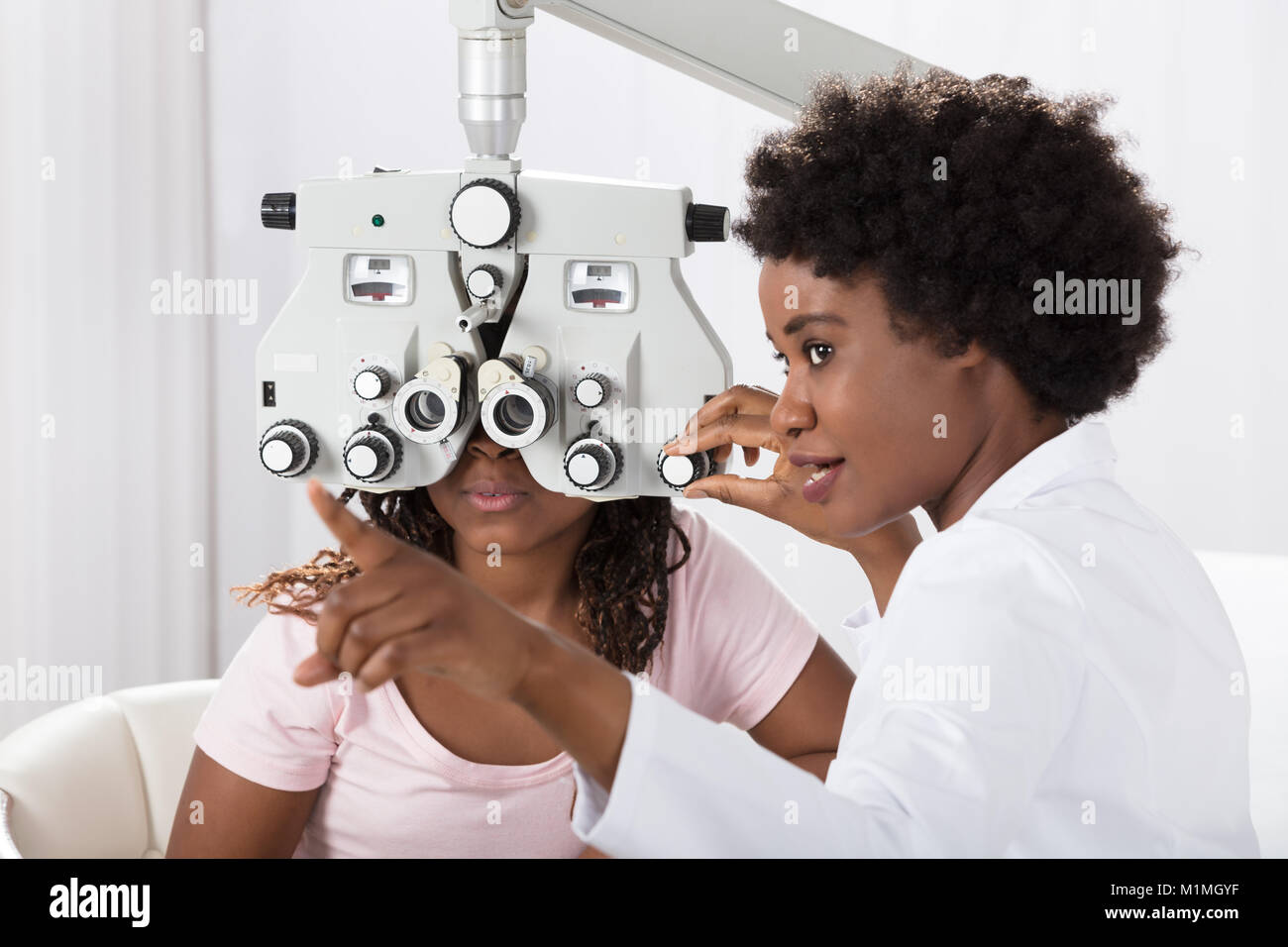 Vision test machine hi-res stock photography and images - Alamy