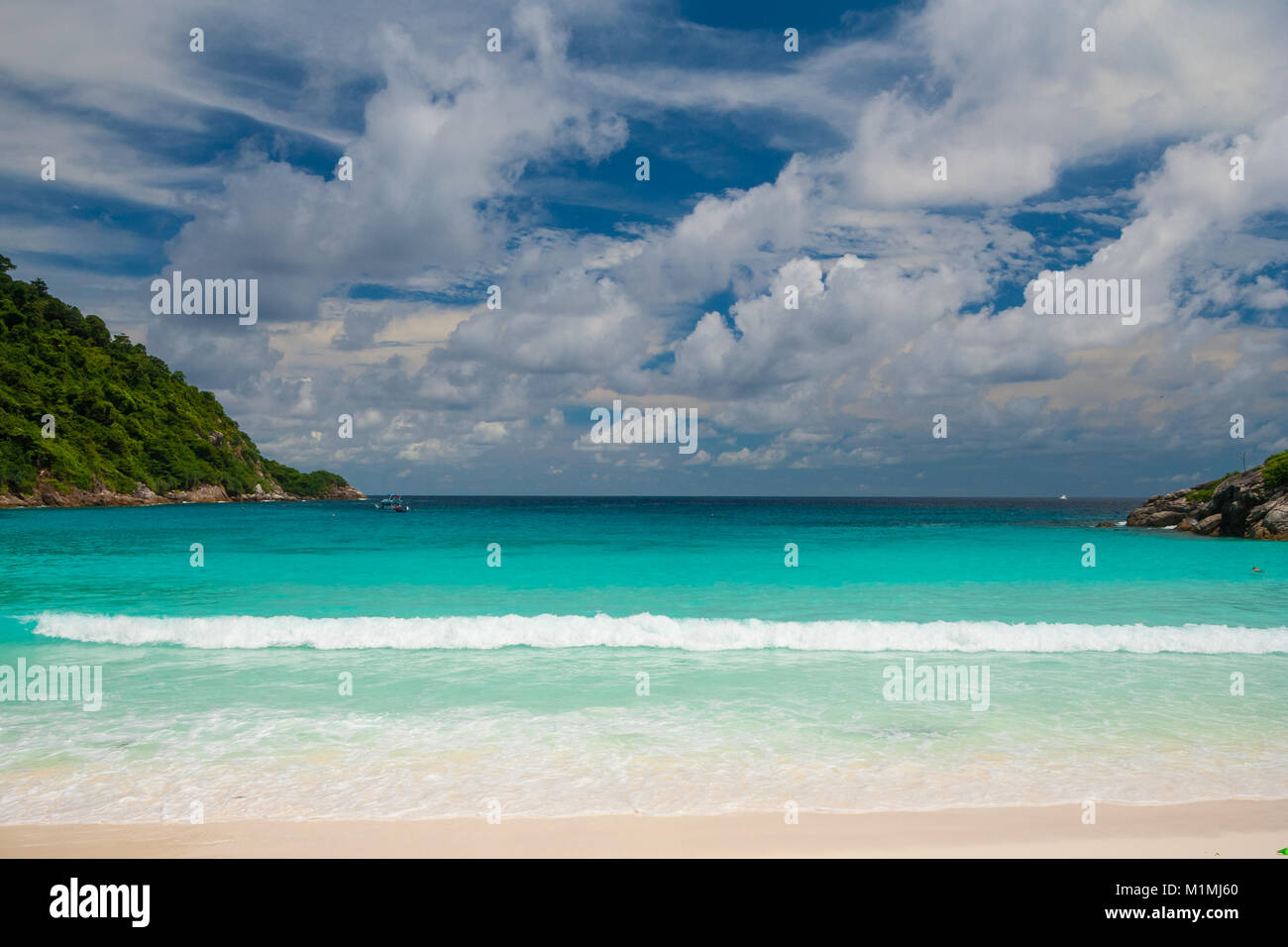 Paradisaic island hi-res stock photography and images - Alamy