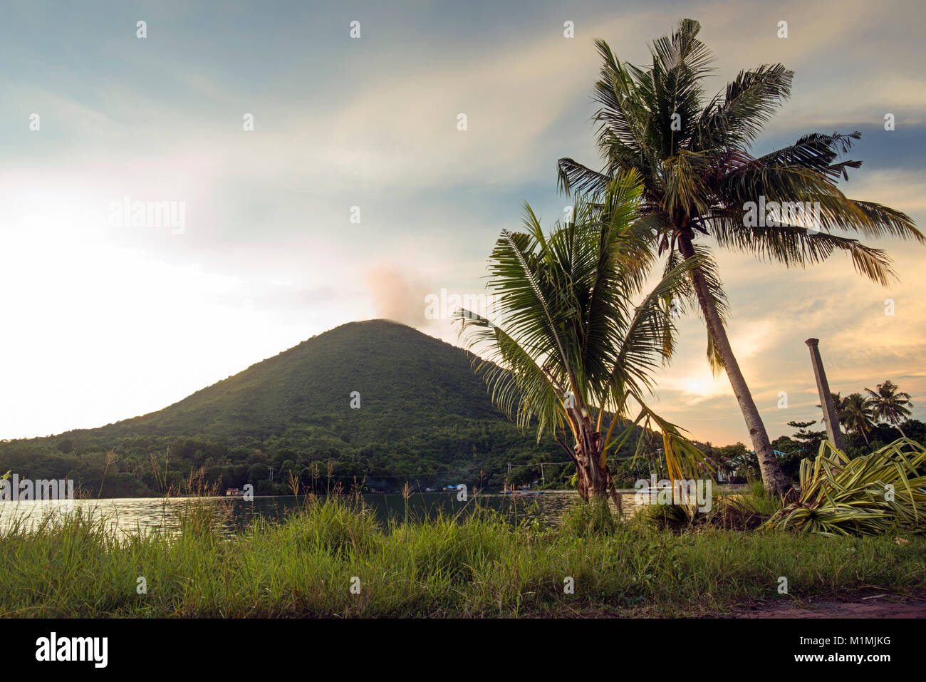 Gunung Api volcano, Banda Neira, Maluku, Indonesia Stock Photo - Alamy