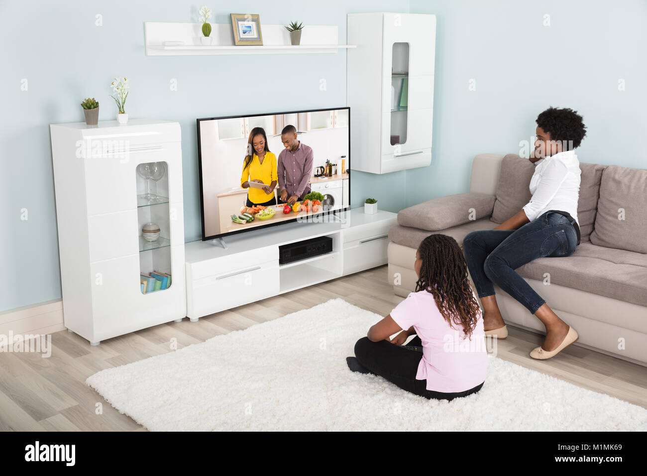 Black family enjoying tv hi-res stock photography and images - Alamy