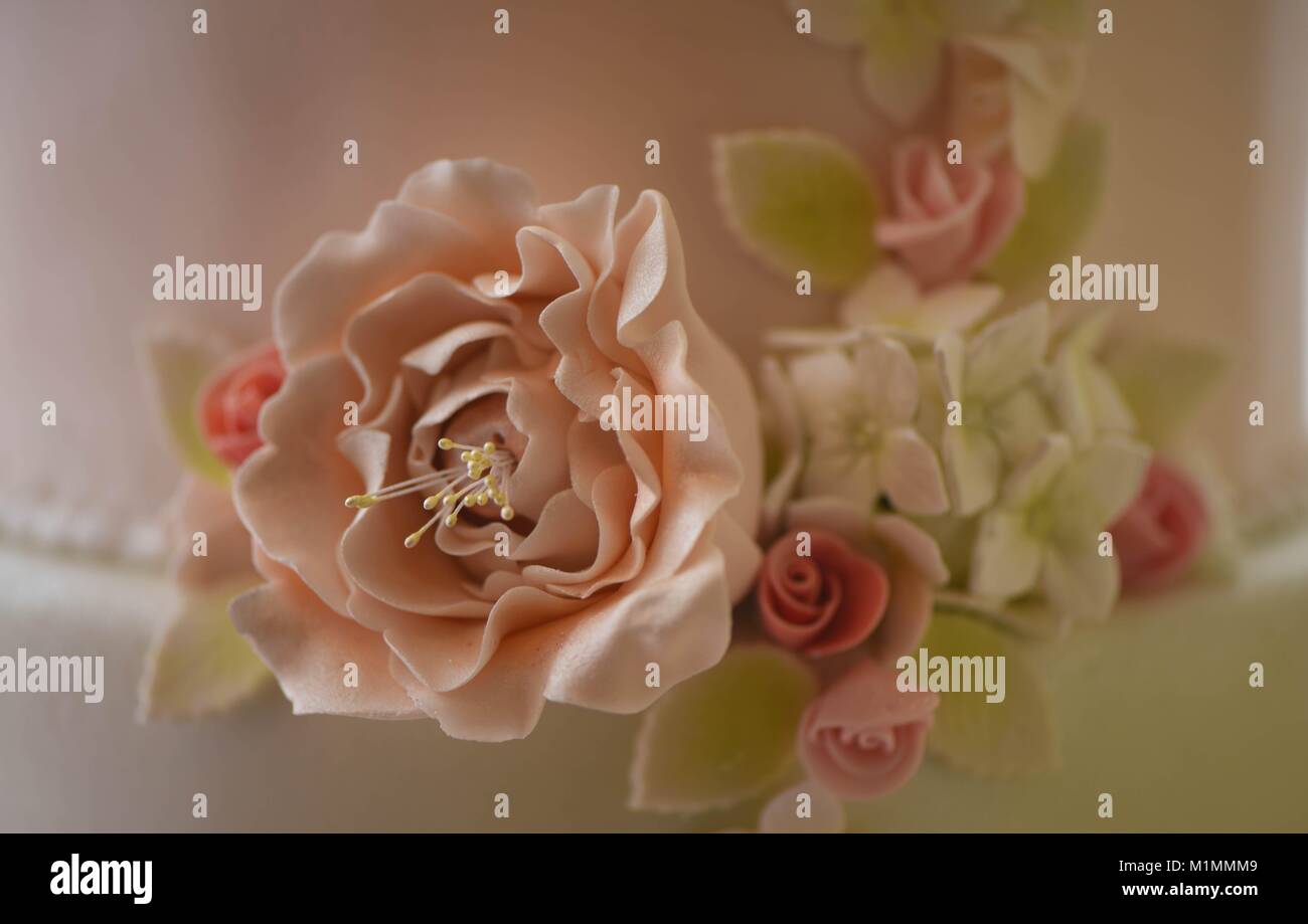 Cake decoration hi-res stock photography and images - Alamy