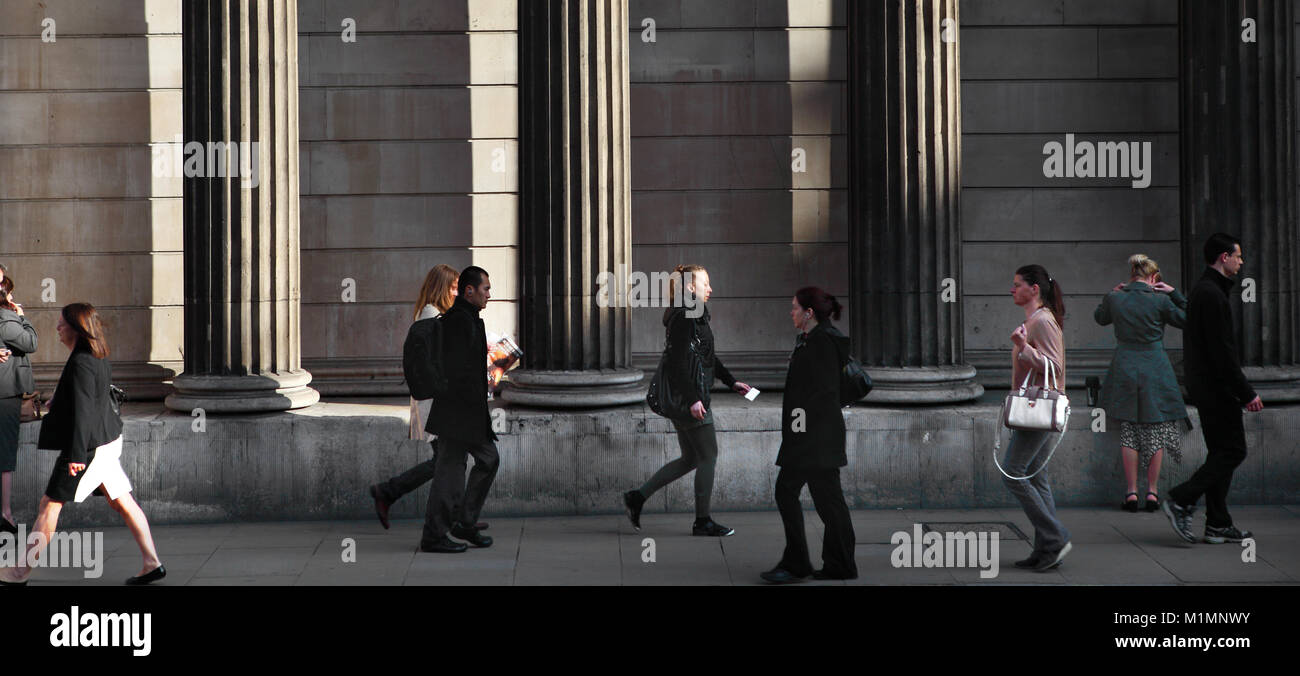 People in Threadneedle Street in the city Stock Photo - Alamy