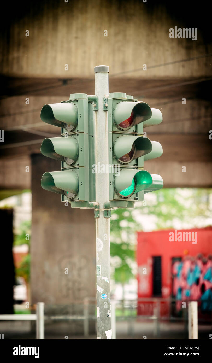 Traffic light in the city Stock Photo - Alamy