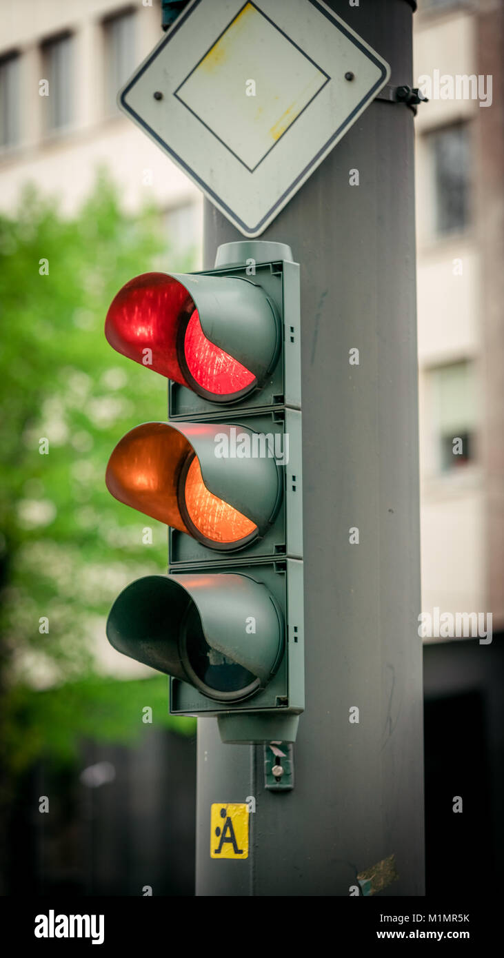 Traffic light in the city Stock Photo - Alamy