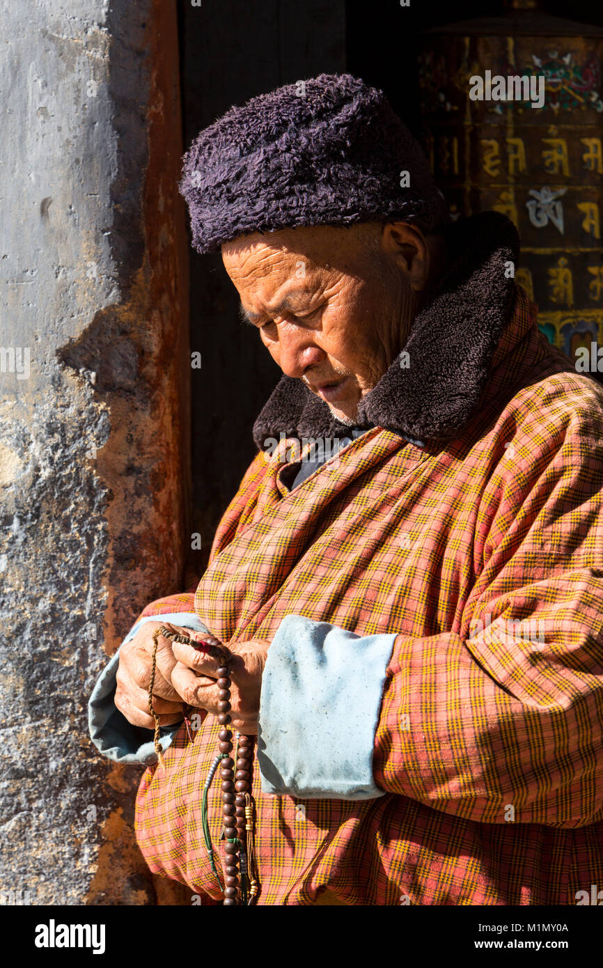Bhutan man gho hi-res stock photography and images - Alamy