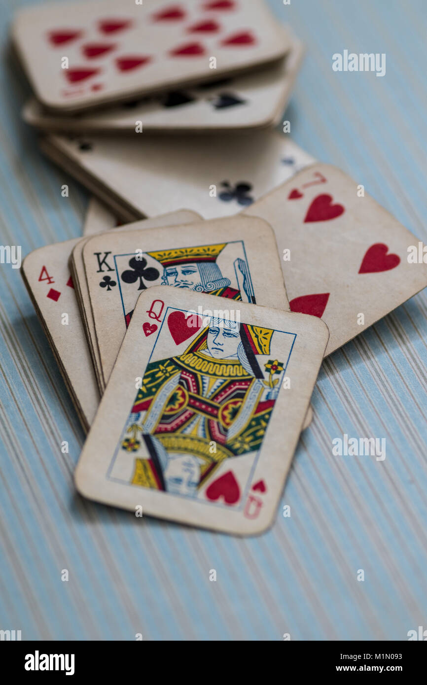 Still life image of old used playing cards Stock Photo - Alamy