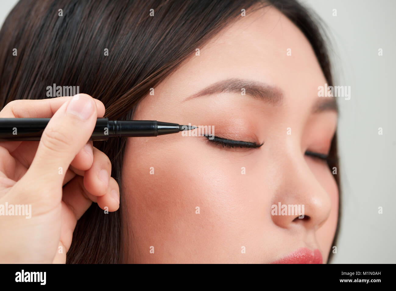 Black eyeliner hi-res stock photography and images - Alamy