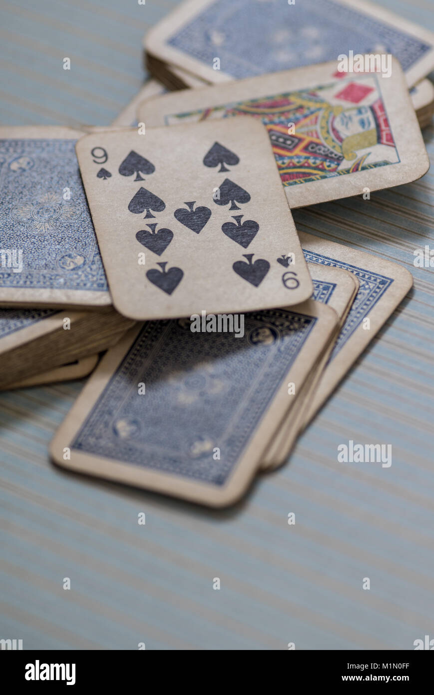 Still life image of old used playing cards Stock Photo - Alamy