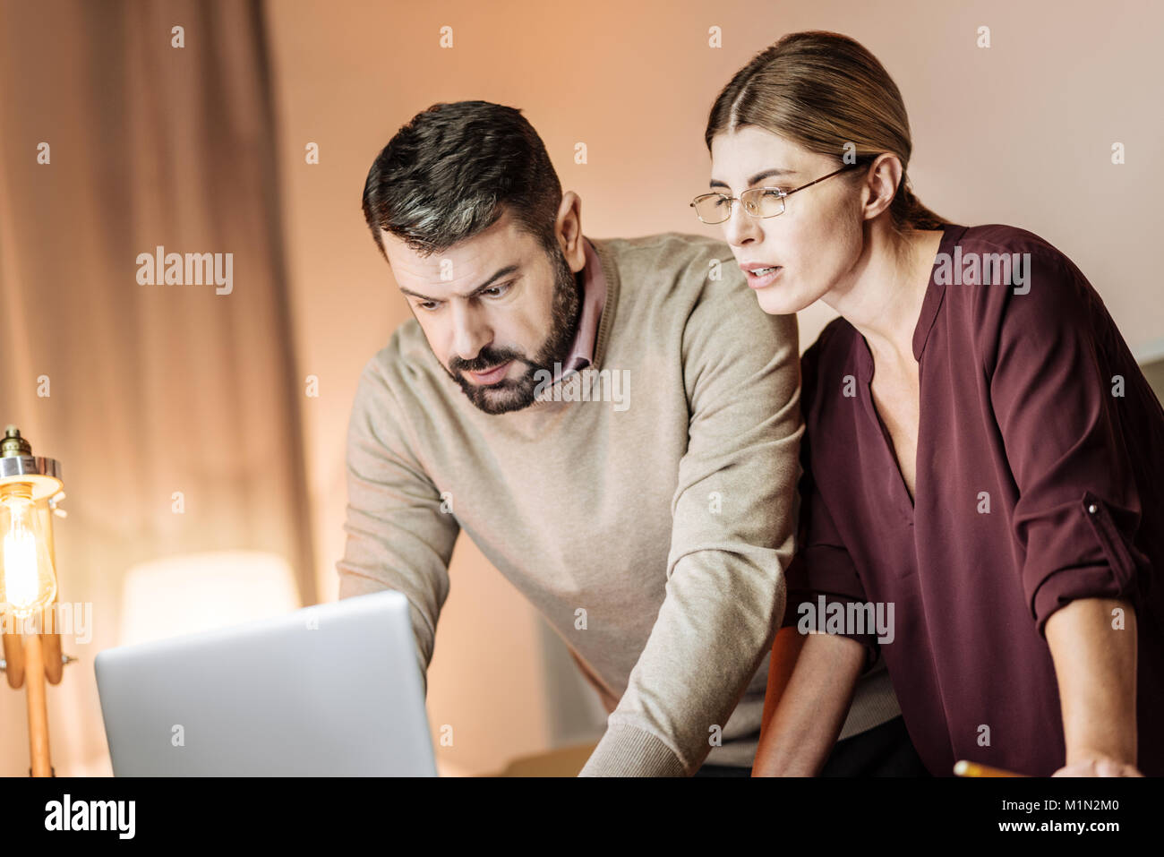 Attentive people hi-res stock photography and images - Alamy