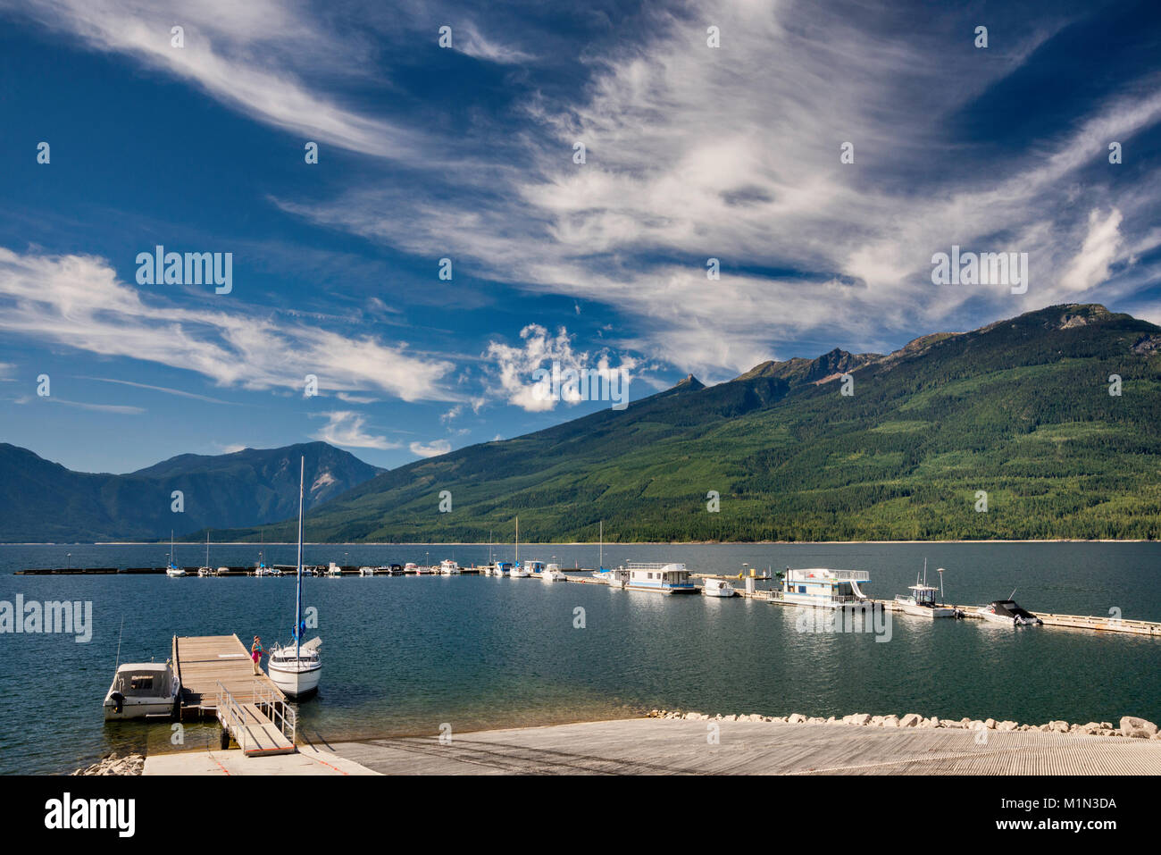 Marina at Upper Arrow Lake, Columbia River, in Nakusp, Saddle Mountain ...