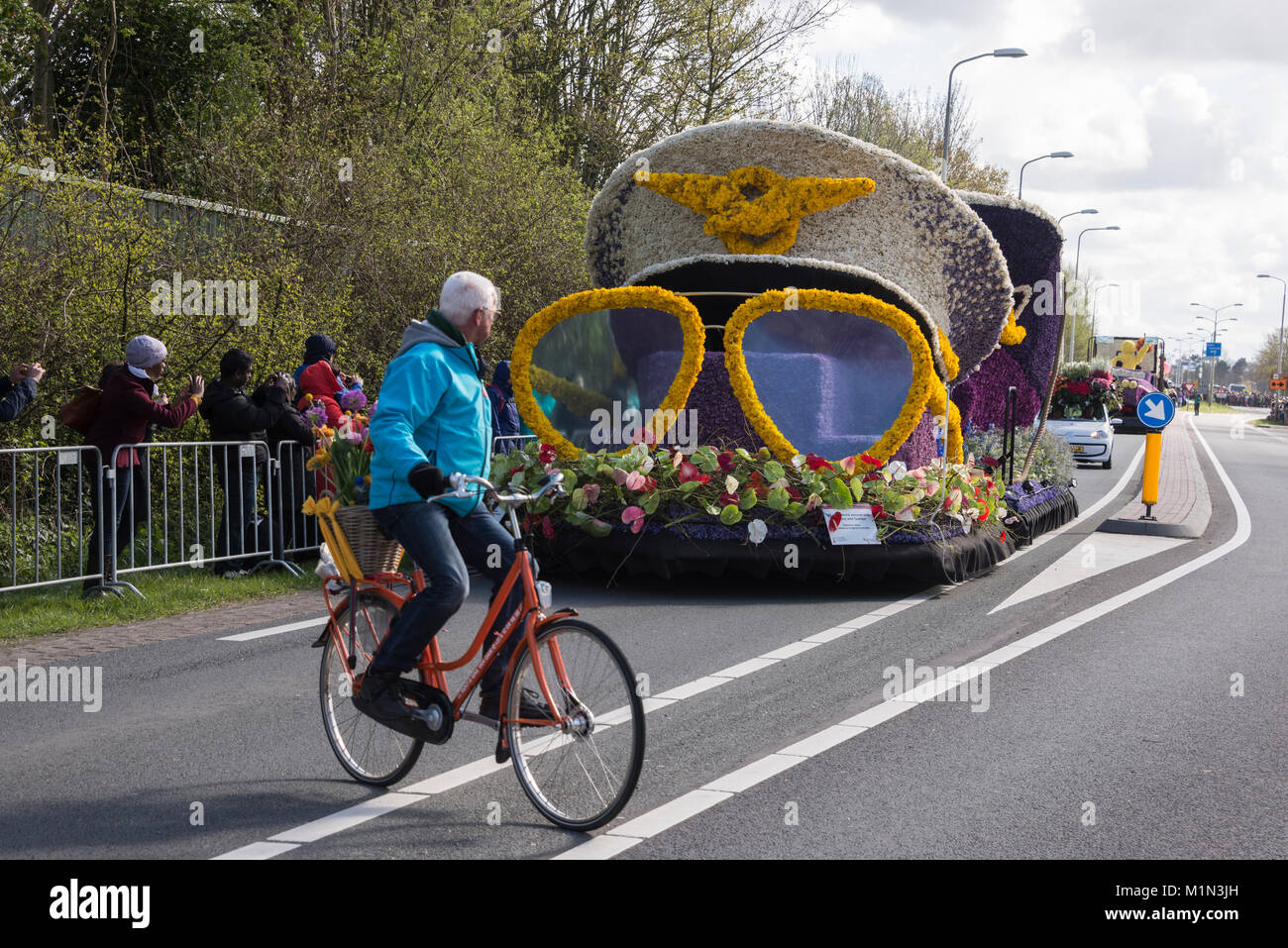 Military parade floats hi-res stock photography and images - Alamy