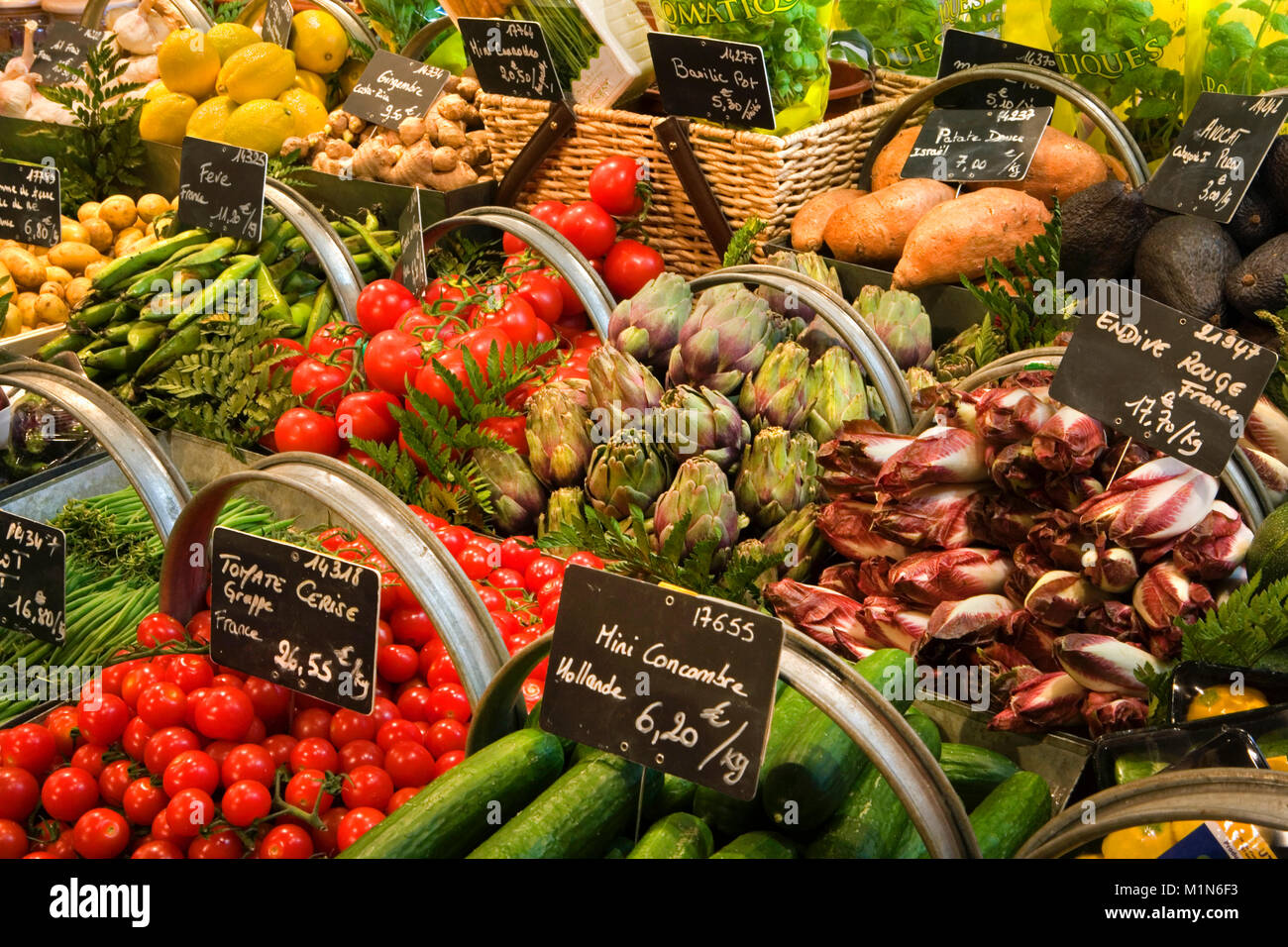 Deli shop hi-res stock photography and images - Alamy