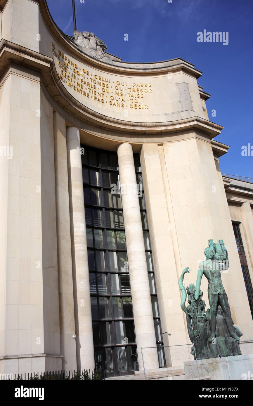 Trocadero - Theatre National de Chaillot - Paris Stock Photo - Alamy