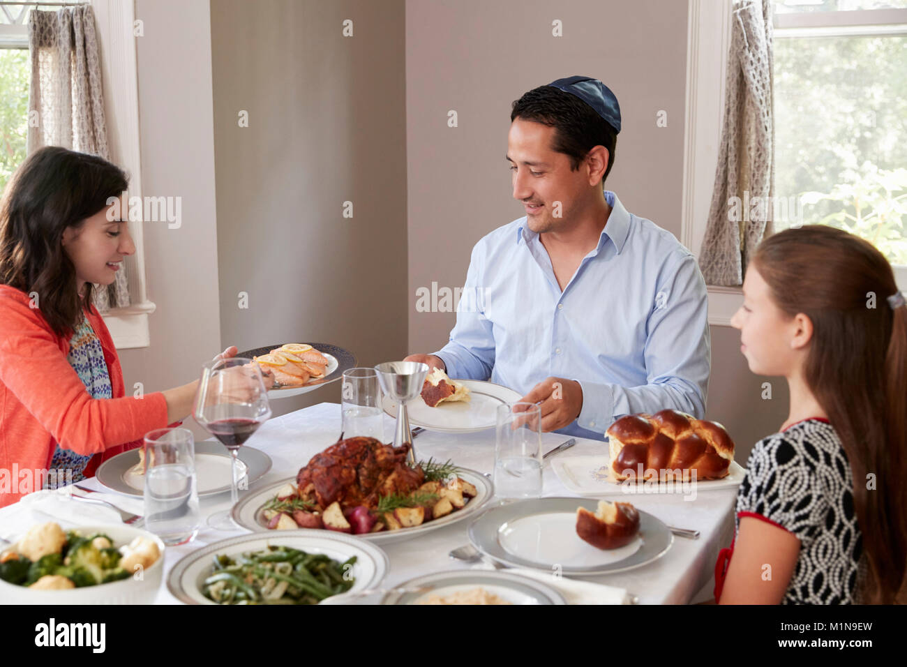 Child setting table home hi-res stock photography and images - Alamy