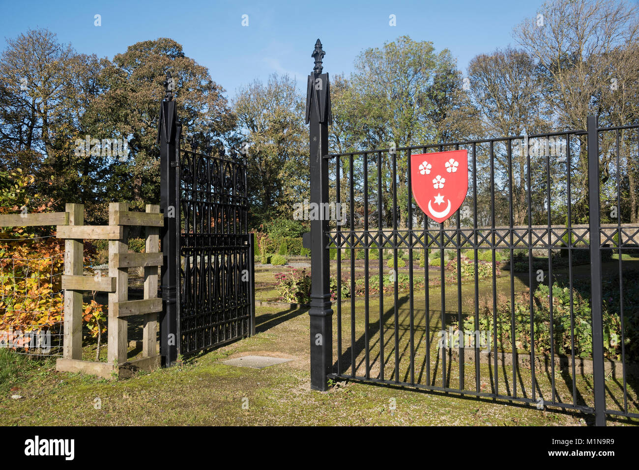 Gate at Auchinlea Park, Provan Hall Glasgow Stock Photo - Alamy