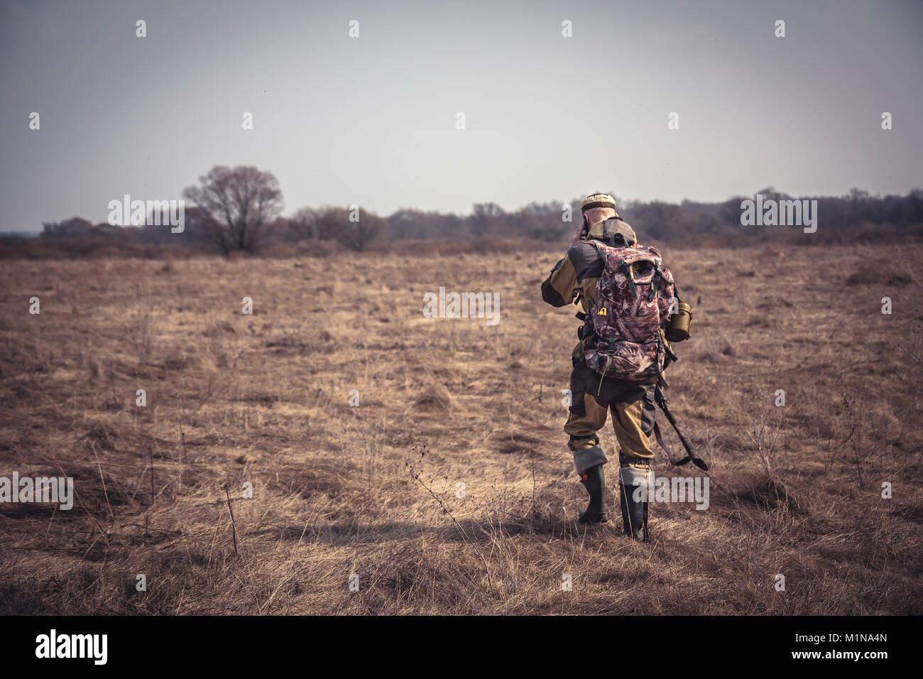 Desert hunting scene hi-res stock photography and images - Alamy