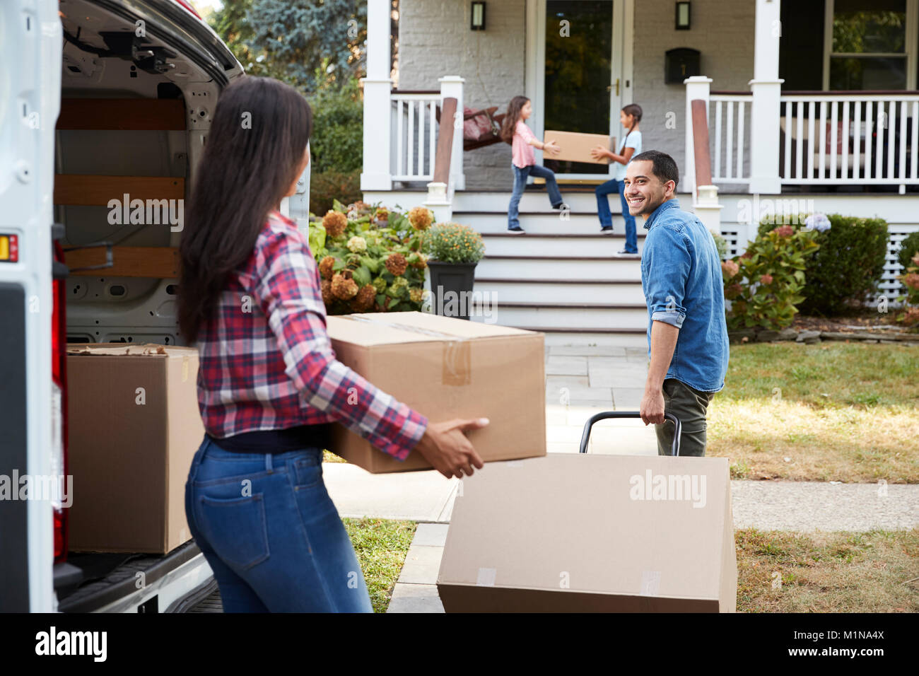Family moving van hispanic hi-res stock photography and images - Alamy