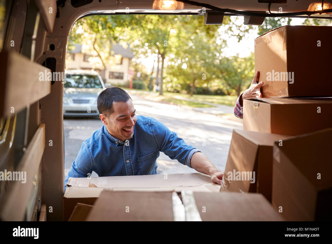 Packing boxes moving house hi-res stock photography and images - Alamy